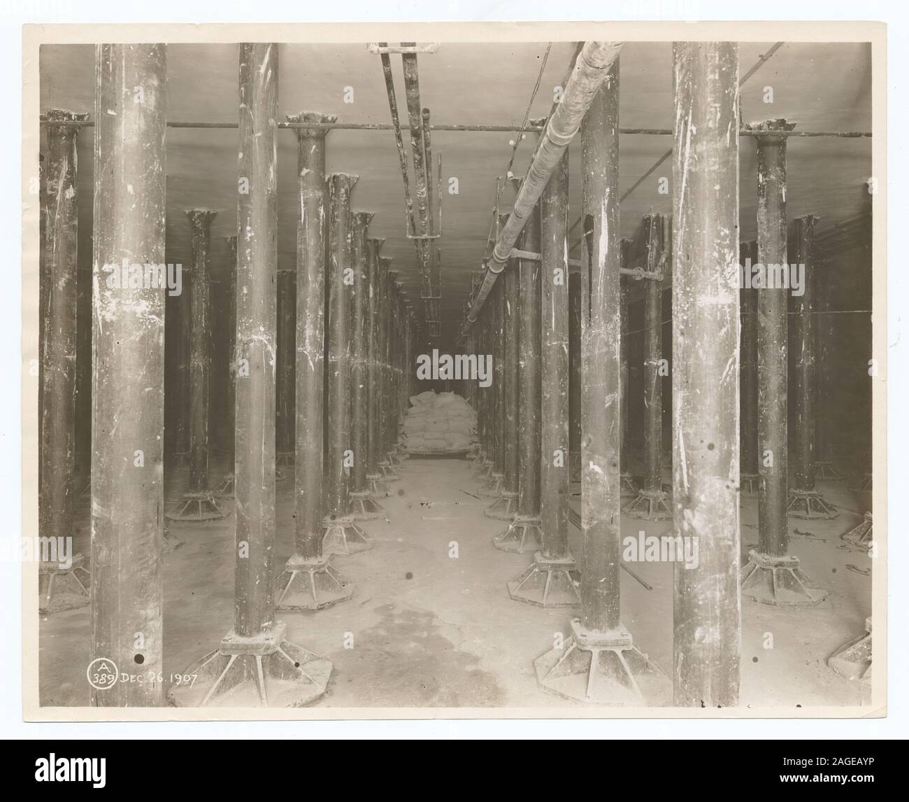 Interior work : rows of supporting metal columns.; Interior work : rows ...