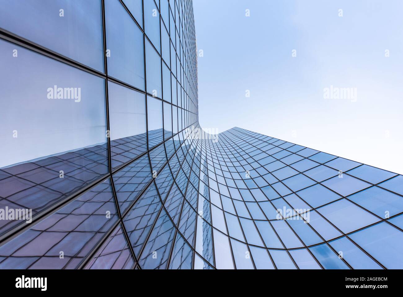 Curved glass facade hi-res stock photography and images - Alamy