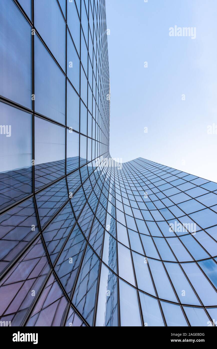 Curved glass facade hi-res stock photography and images - Alamy