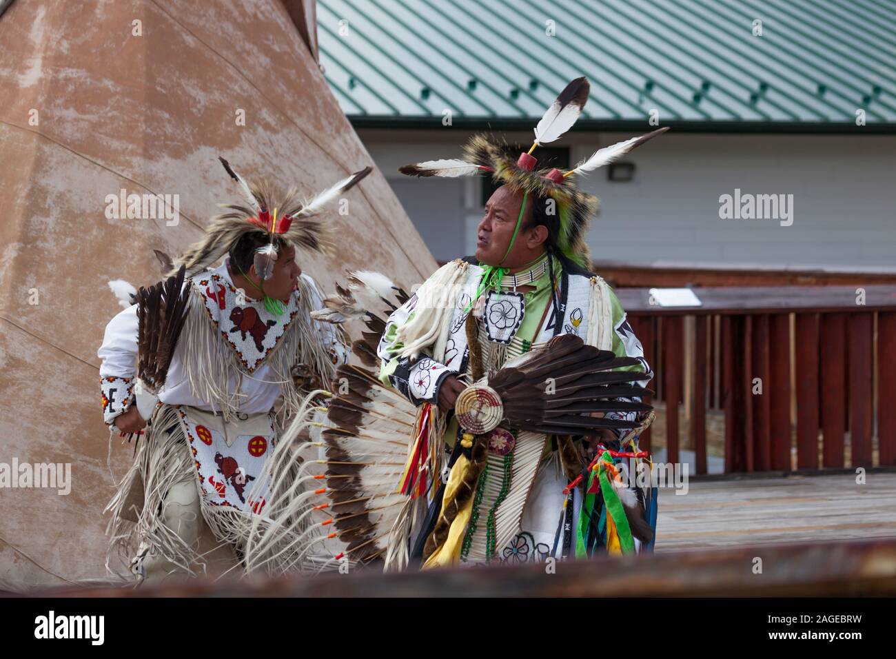American indian dance exhibition hi-res stock photography and images ...