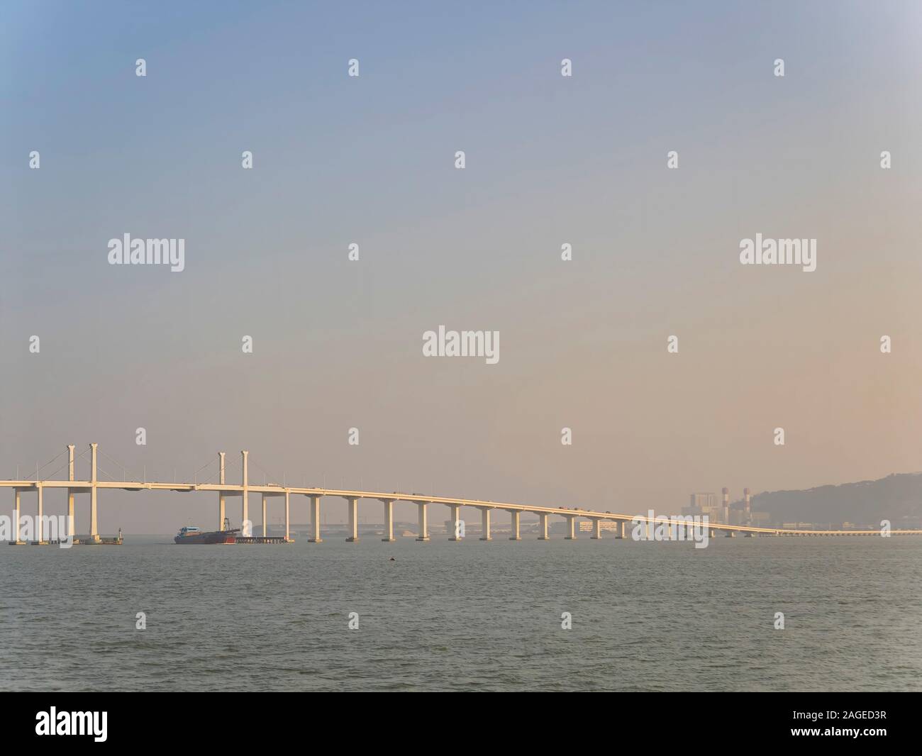 Afternoon exterior view of the Amizade Bridge at Macau Stock Photo - Alamy