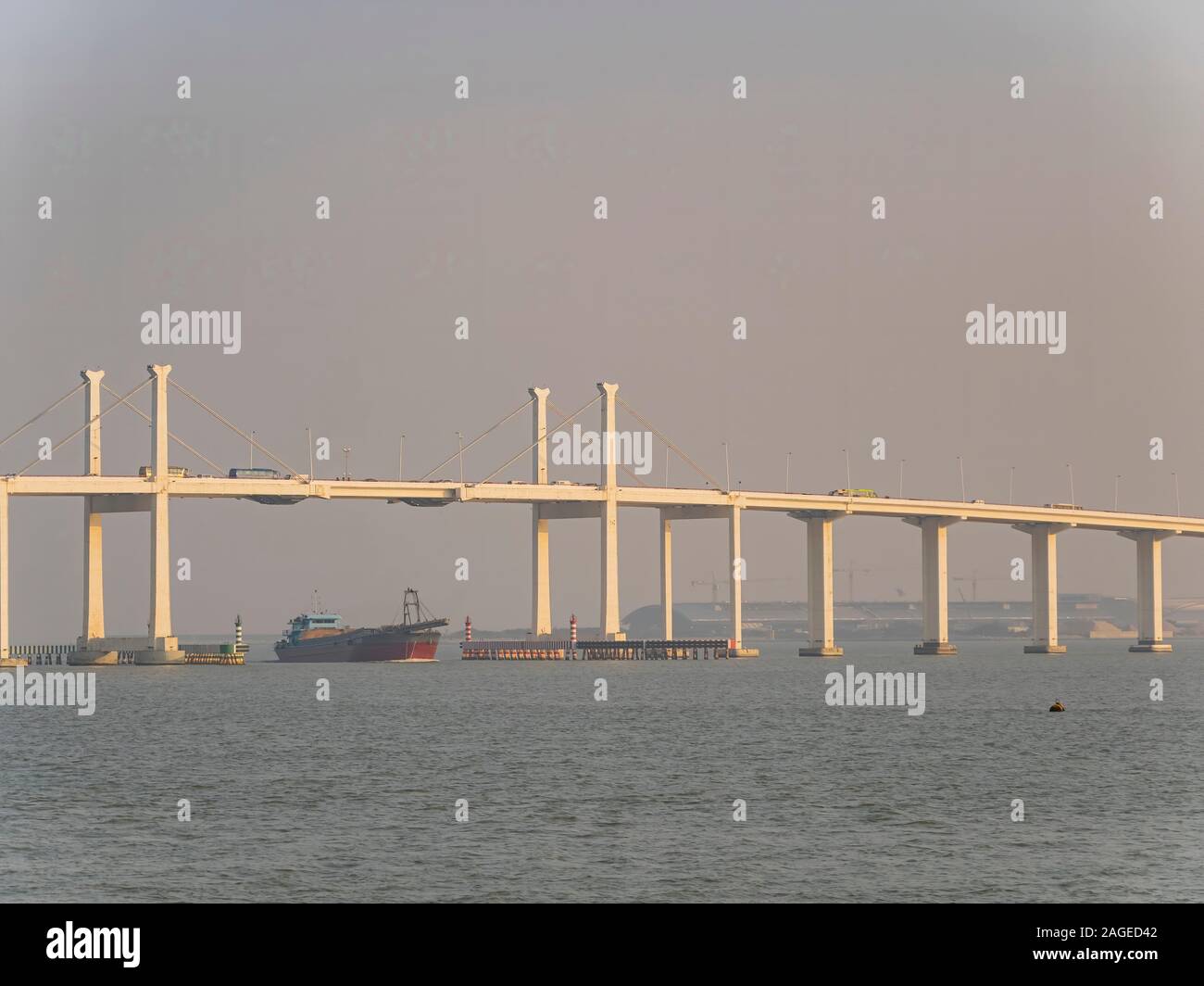Afternoon exterior view of the Amizade Bridge at Macau Stock Photo - Alamy