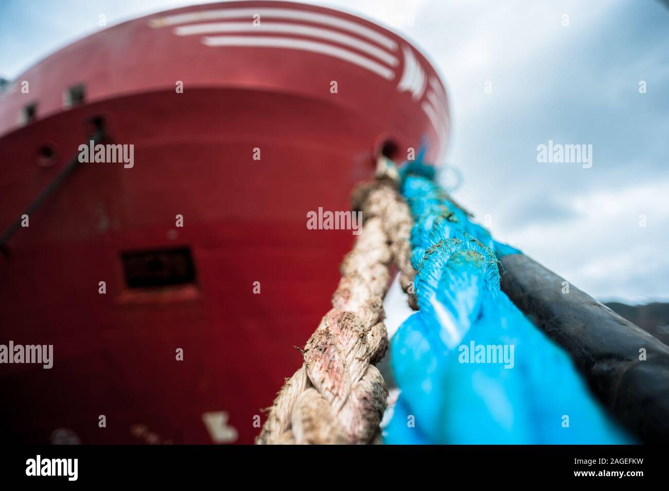Rope attached to anchor hi-res stock photography and images - Alamy