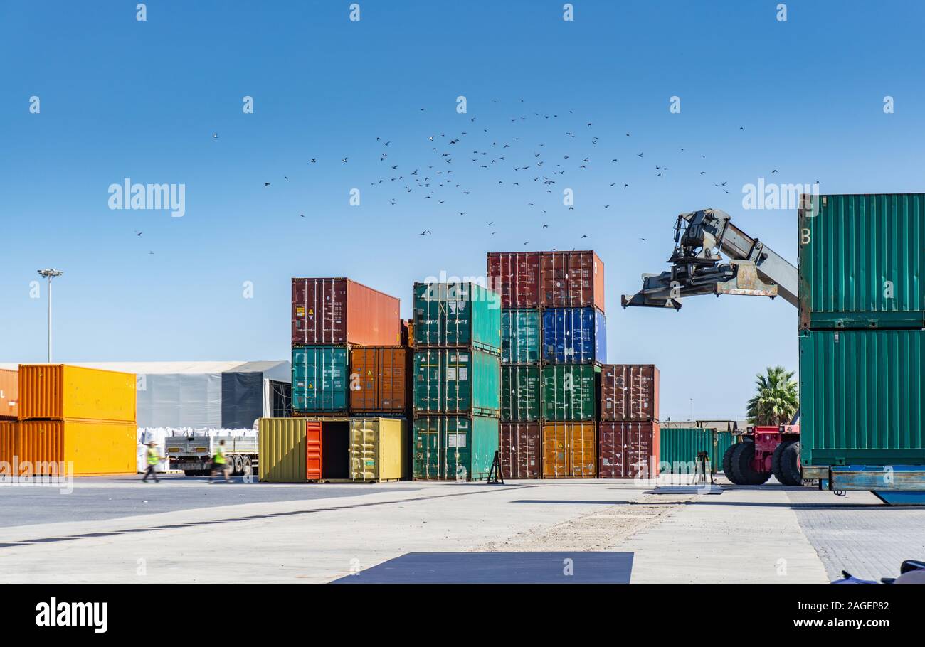 Reach stacker hi-res stock photography and images - Alamy