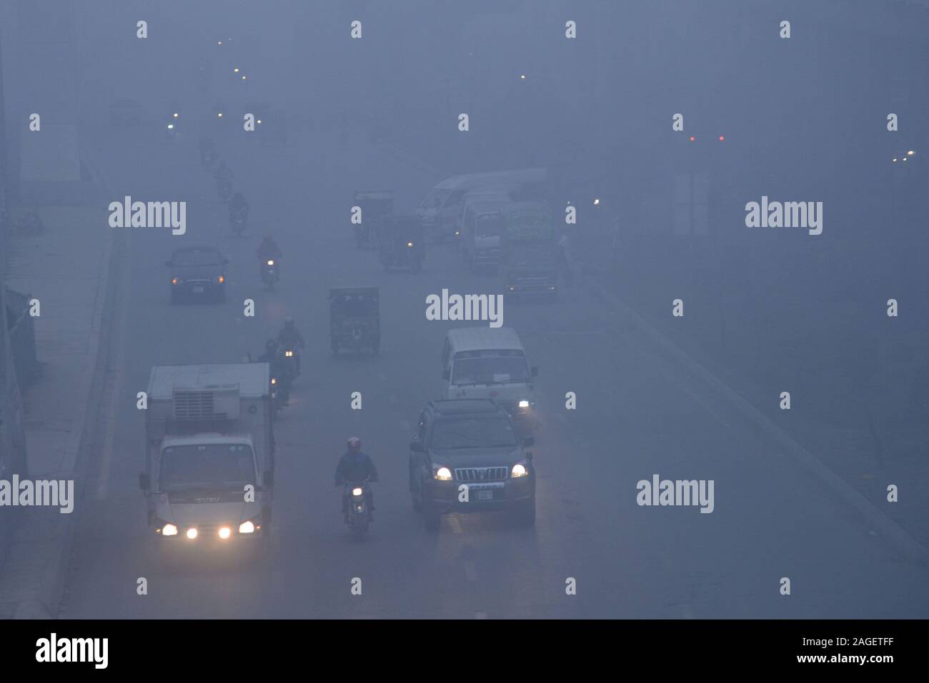 Lahore, Pakistan. 17th Dec, 2019. Pakistani people and commuters on ...