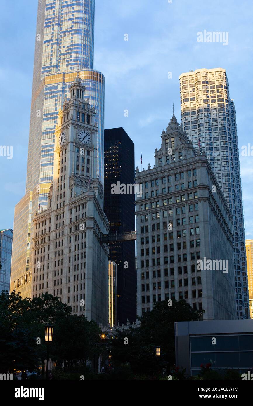 Chicago Skyline in the early morning looking north Stock Photo - Alamy