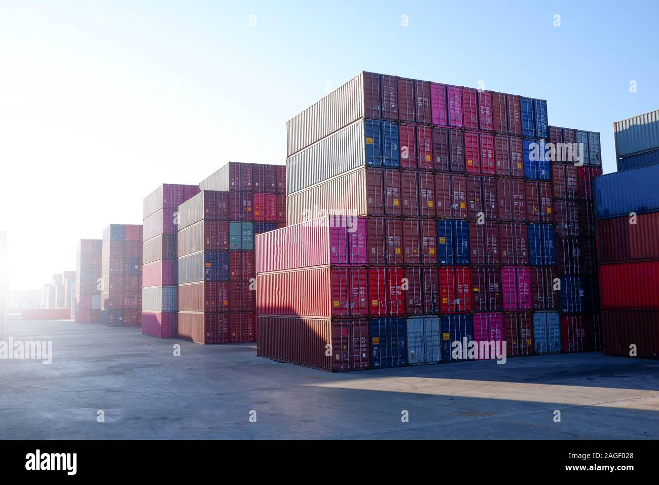 Damaged shipping containers hi-res stock photography and images - Alamy