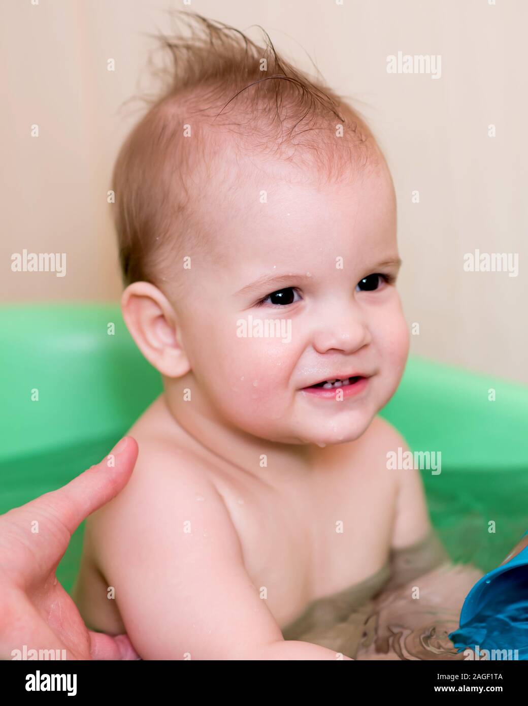 Newborn bathe hi-res stock photography and images - Alamy