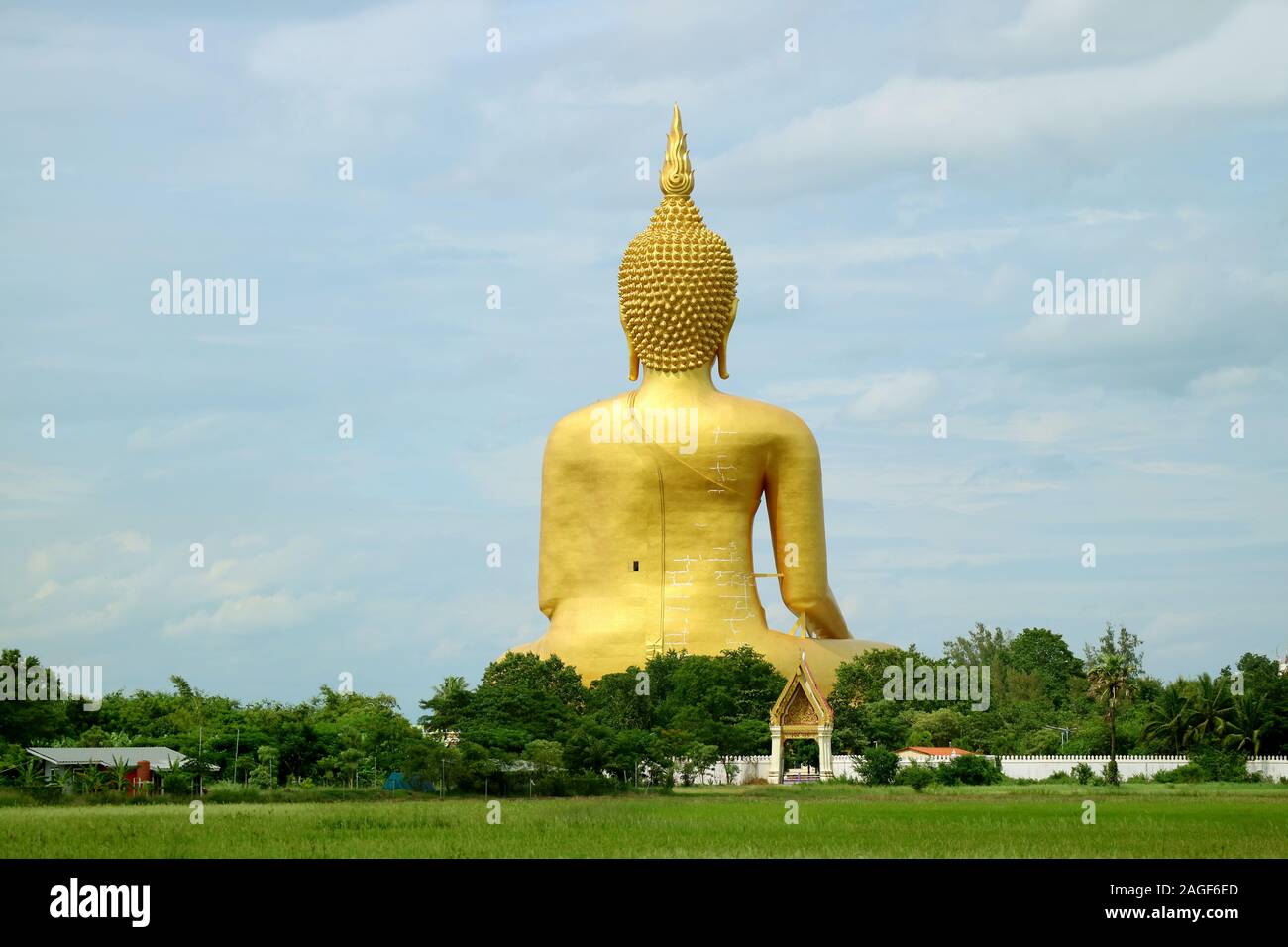 Wat muang temple ang thong hi-res stock photography and images - Alamy