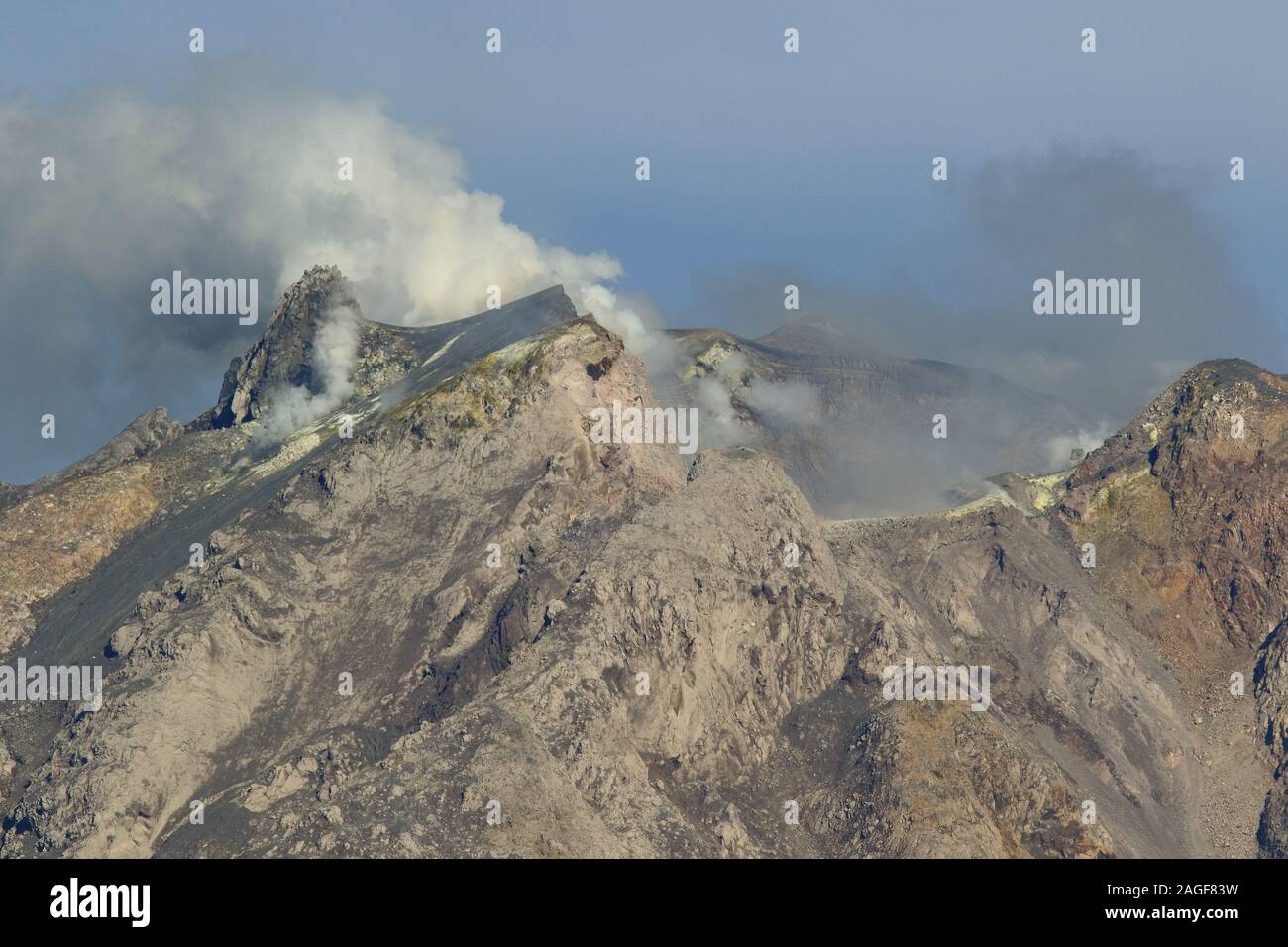 Ring of fire volcano erupting hi-res stock photography and images - Alamy