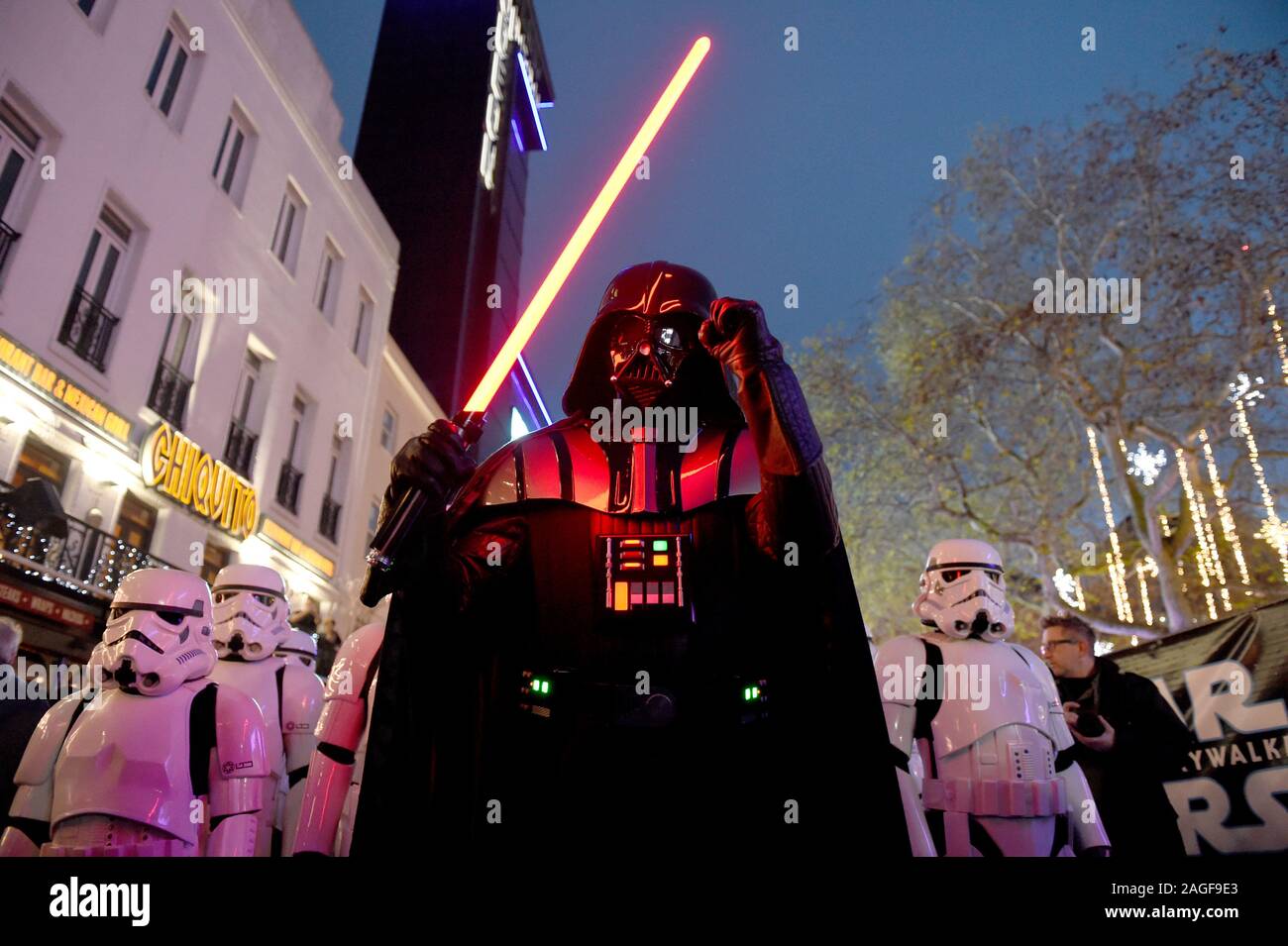 Photo Must Be Credited ©Alpha Press 079965 18/12/2019 Darth Vader and ...