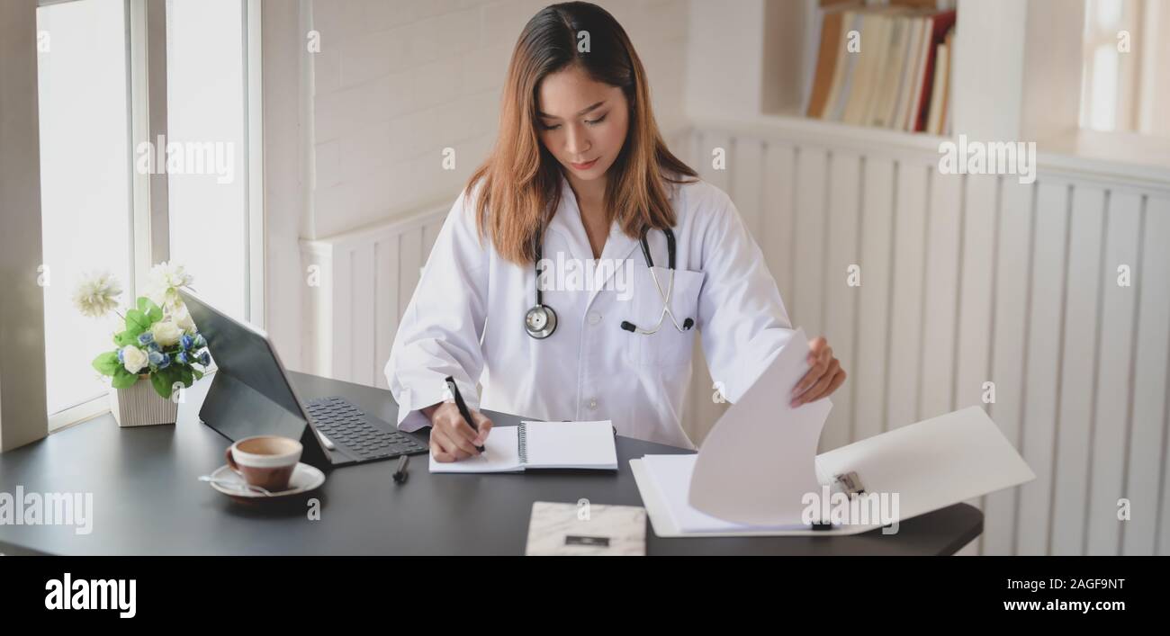 Medical charts hi-res stock photography and images - Alamy