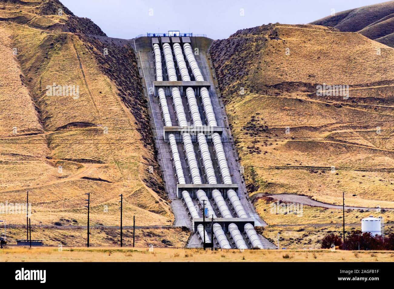 Aqueducts at the south end of San Joaquin Valley, taking pumped water ...