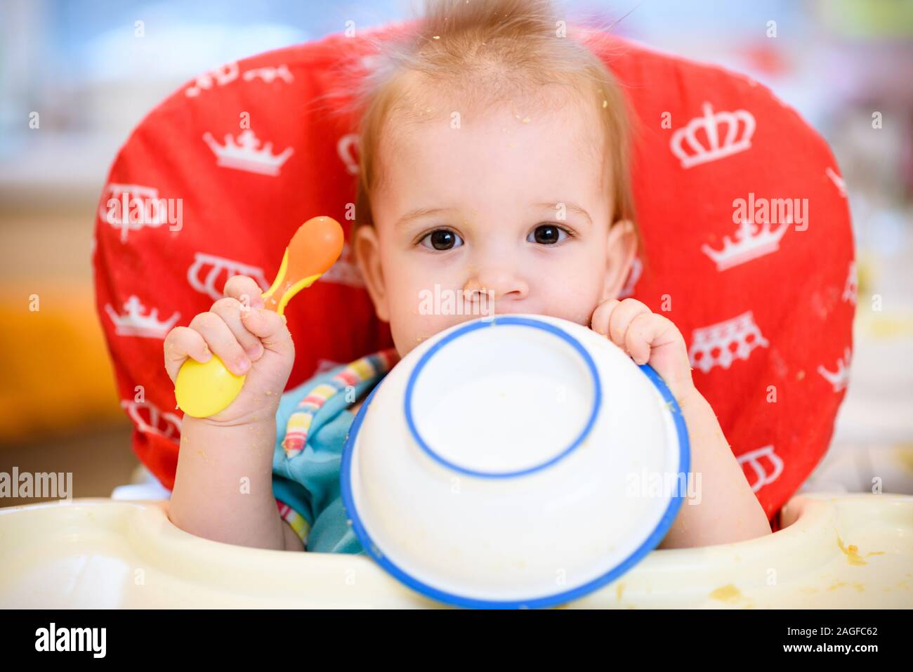 The kid is holding a plate in his mouth Stock Photo - Alamy