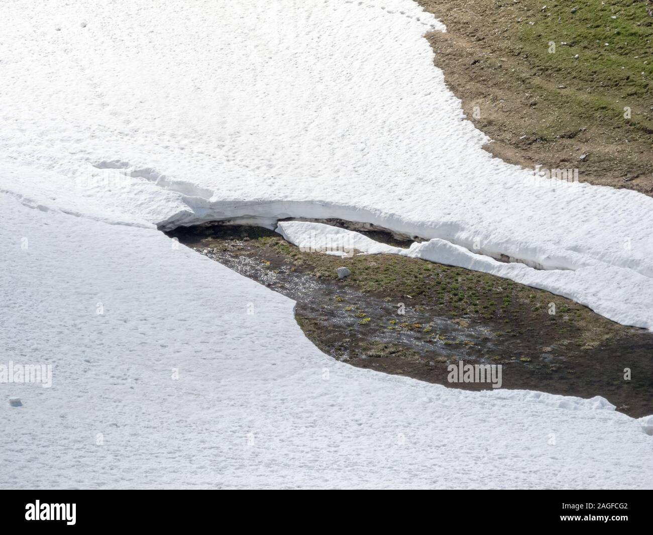 Layers of snow hi-res stock photography and images - Alamy