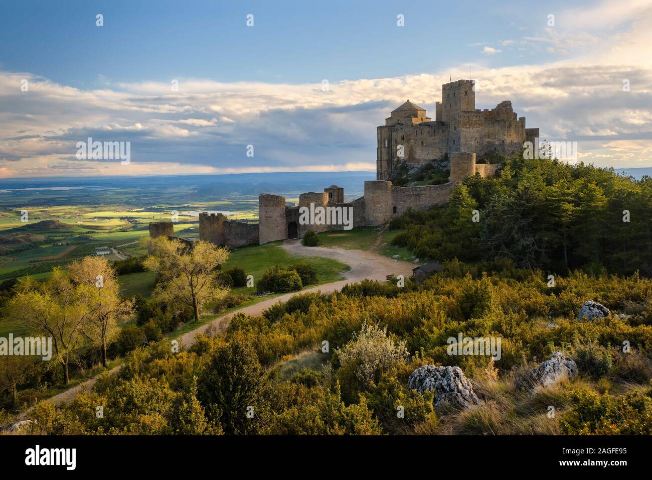 Castillo de loarre loarre castle hi-res stock photography and images ...