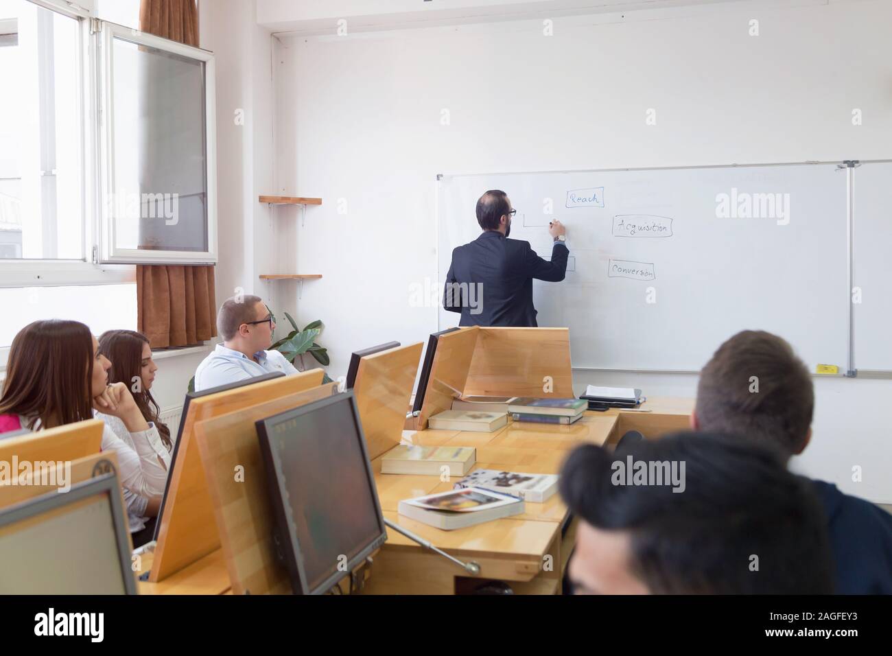 Classroom presentation science professor hi-res stock photography and ...