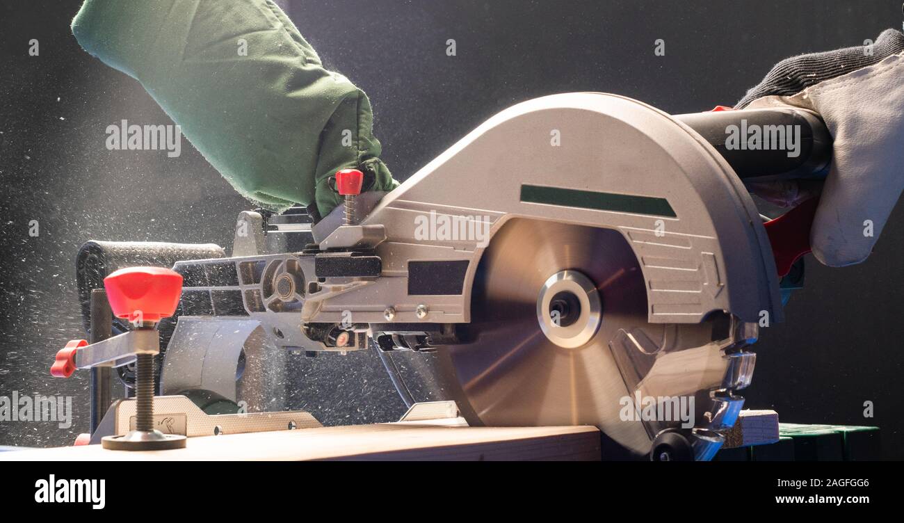 Close up of circular saw and saw dust Stock Photo - Alamy