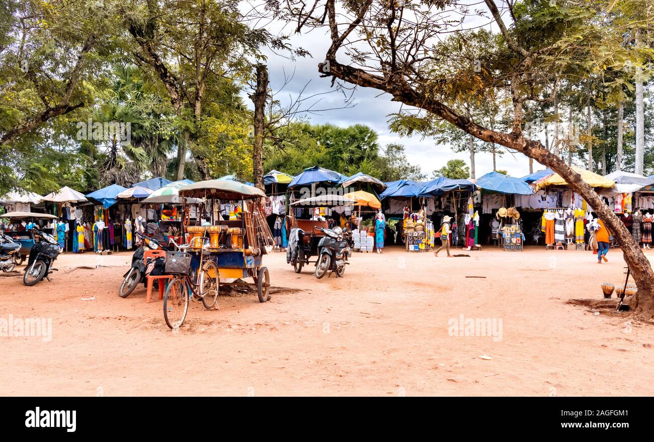 Cambodian street vendors selling fruit and souvenirs Angkor Wat Temple ...