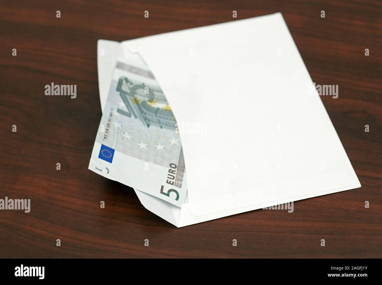 5 euro banknote hi-res stock photography and images - Alamy