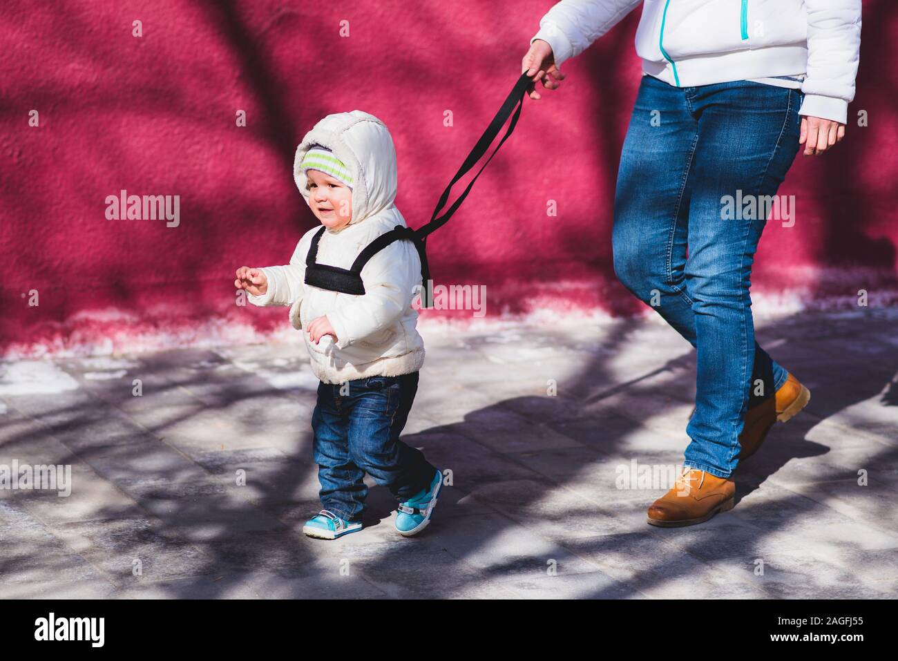 Mothers teach to walk on the road Stock Photo - Alamy