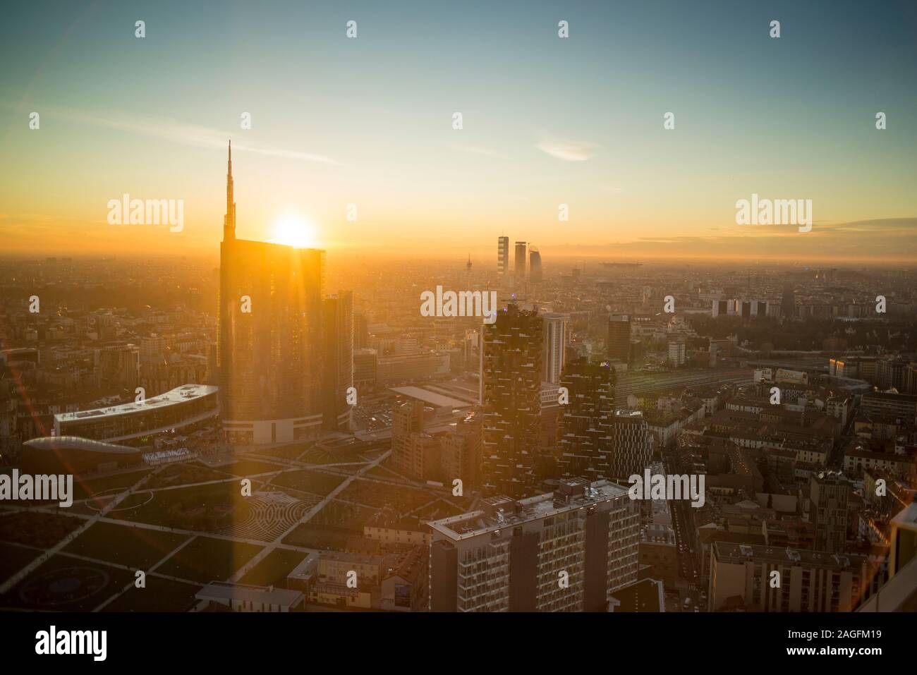 Milan cityscape at sunset, panoramic view with new skyscrapers in Porta ...