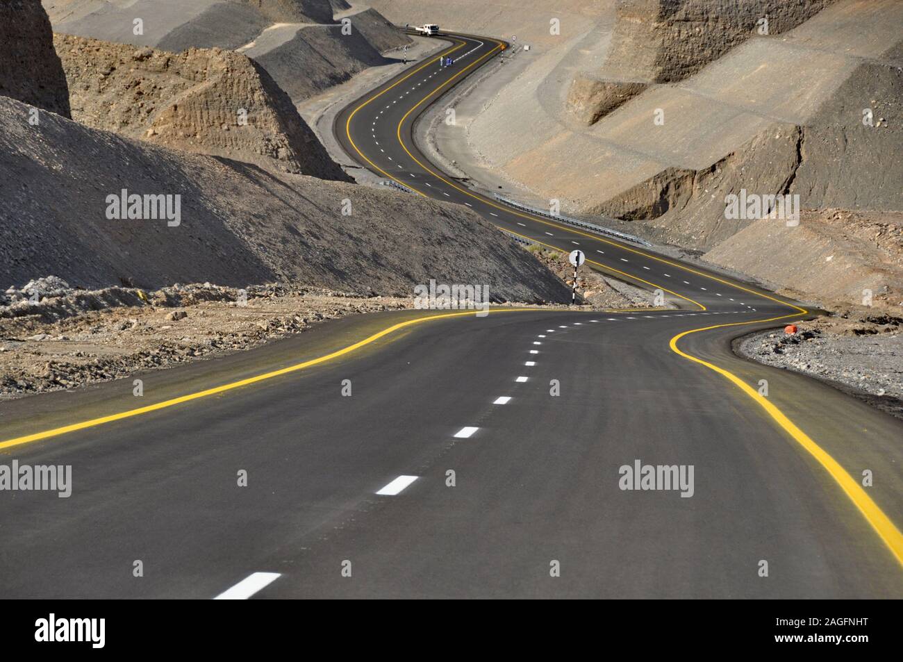 Highway desert road oman hi-res stock photography and images - Alamy