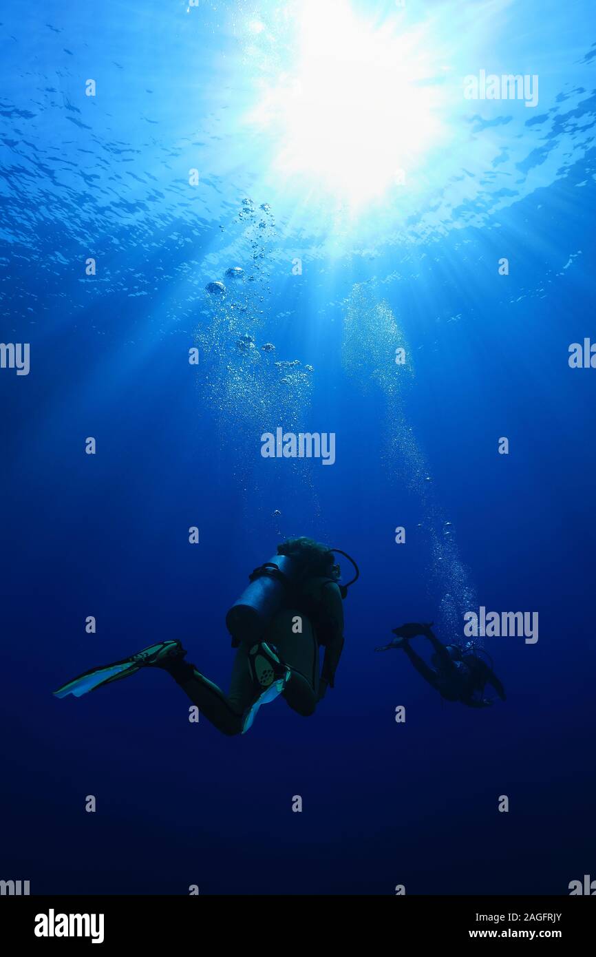 Scuba diving team hi-res stock photography and images - Alamy
