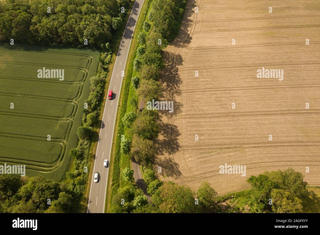 Car driving through countryside hi-res stock photography and images - Alamy