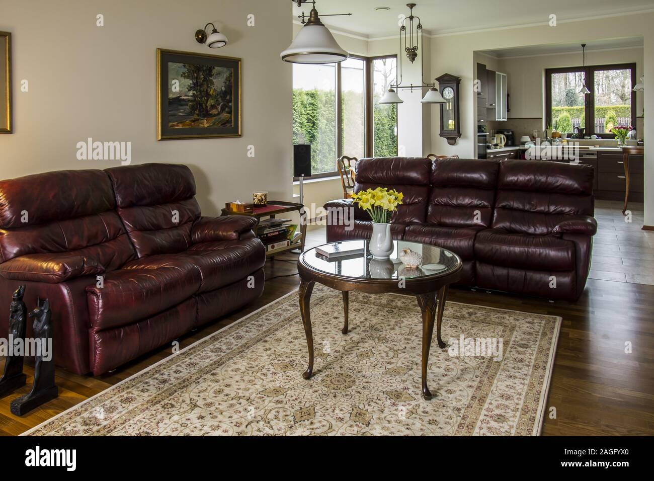 Modern and traditional hi-res stock photography and images - Alamy