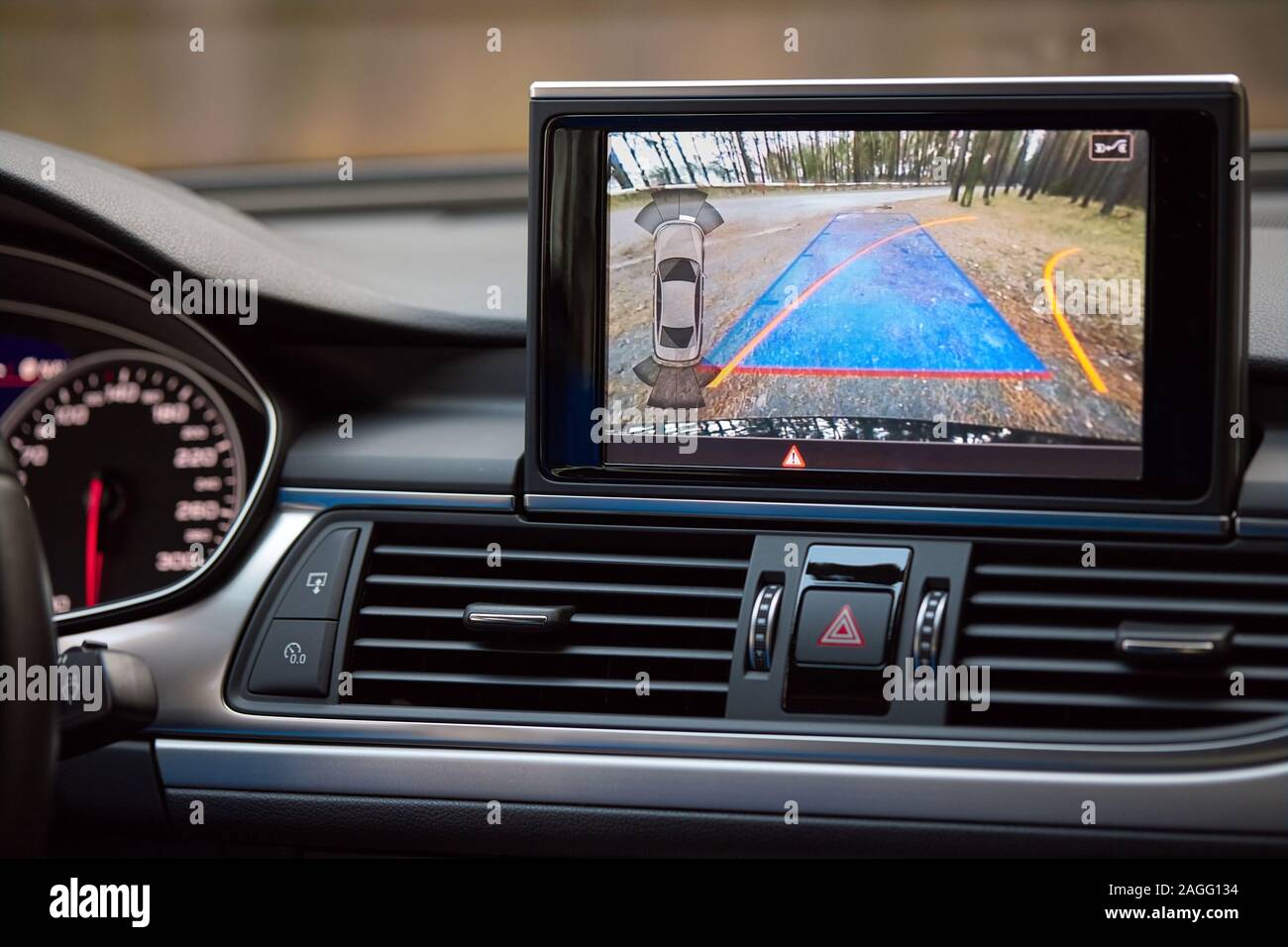 Vehicle turning right hi-res stock photography and images - Alamy