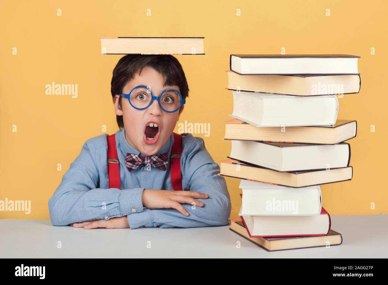 Children surprised reading hi-res stock photography and images - Alamy