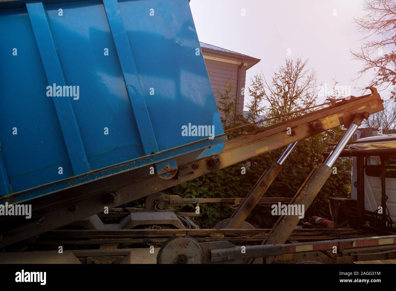 Loading the garbage container construction material and used in the ...