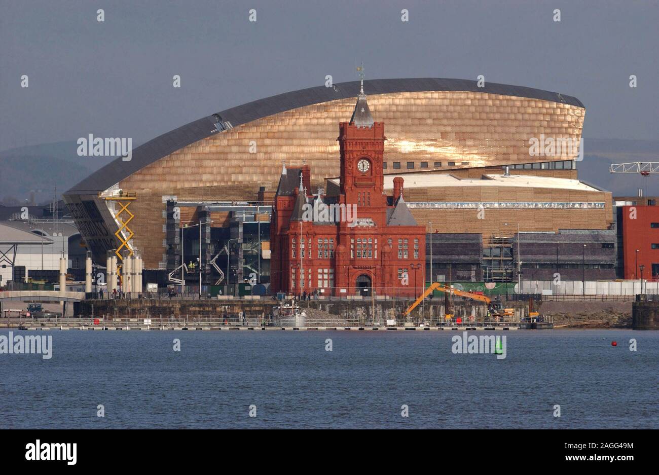 Old new cardiff bay hi-res stock photography and images - Alamy