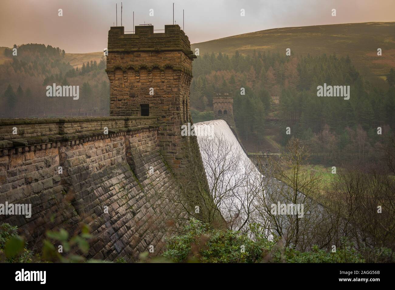 Derwent Dam, reservoir in Derbyshire, The Howden Dam Reservoir is in ...