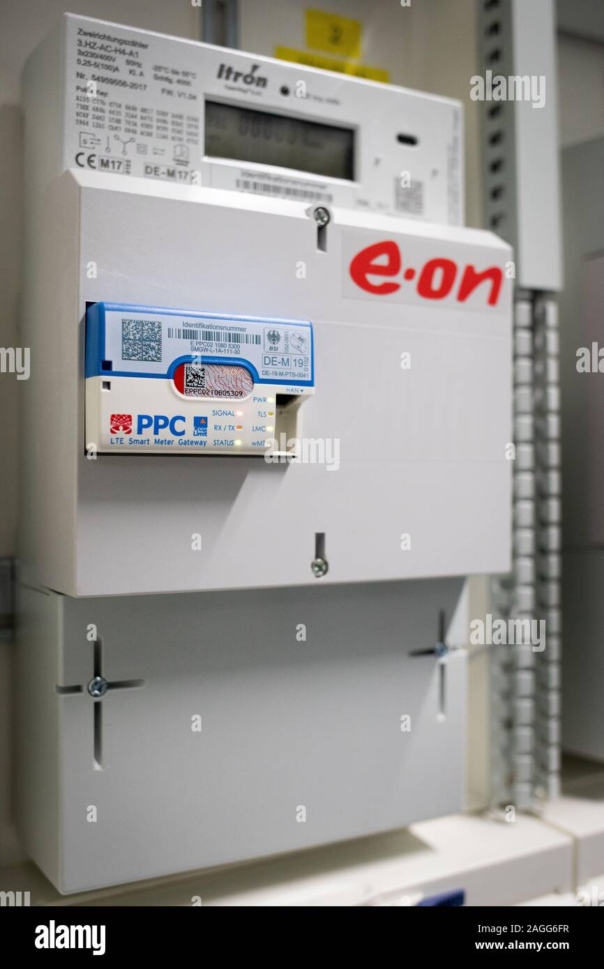 Smart meter eon hi-res stock photography and images - Alamy