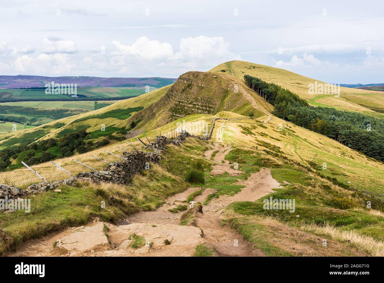 Stunning views of the The Great Ridge and Mam Tor in the Derbyshire ...
