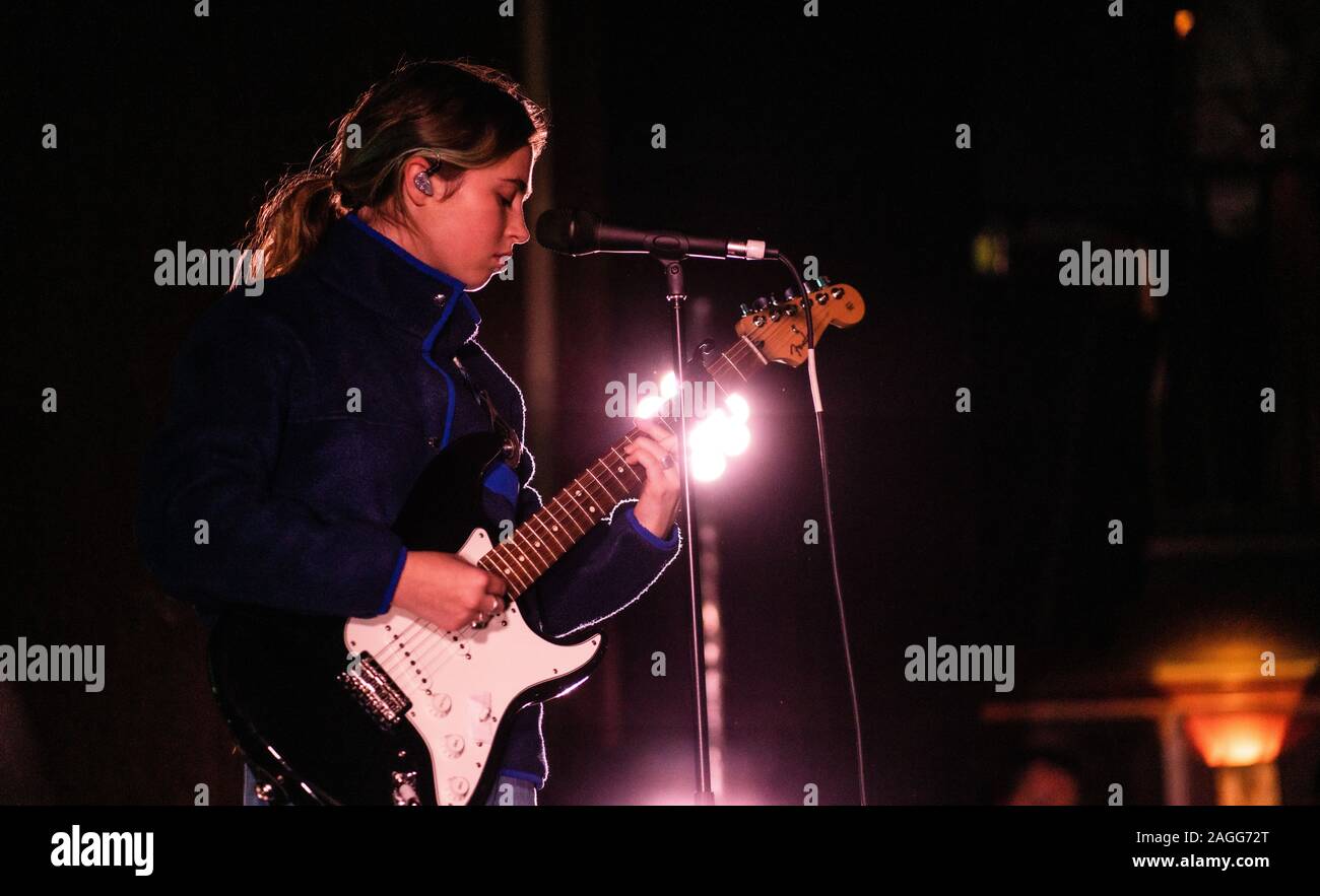 Clairo hi-res stock photography and images - Alamy