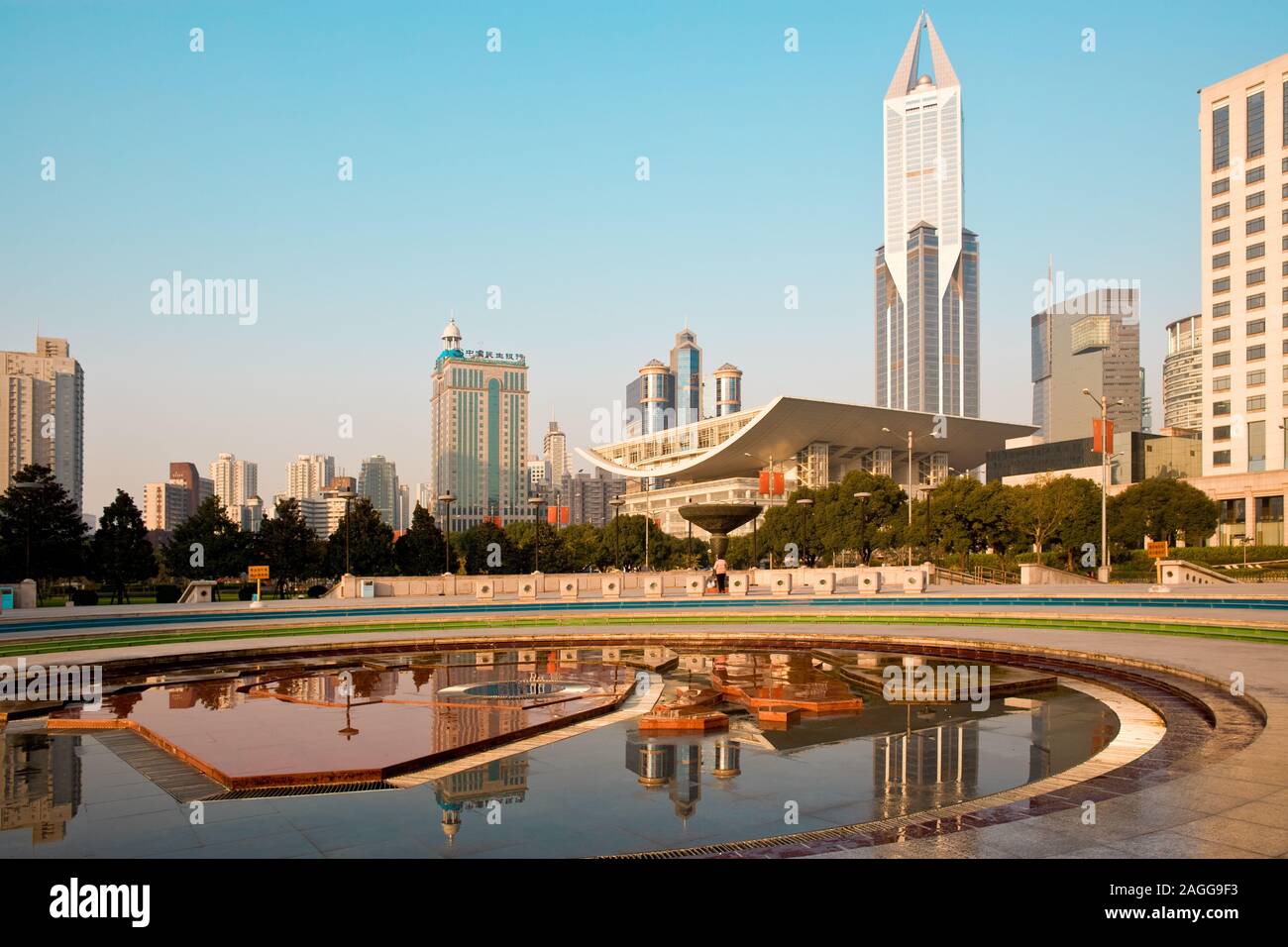 Places of shanghai skyline hi-res stock photography and images - Alamy