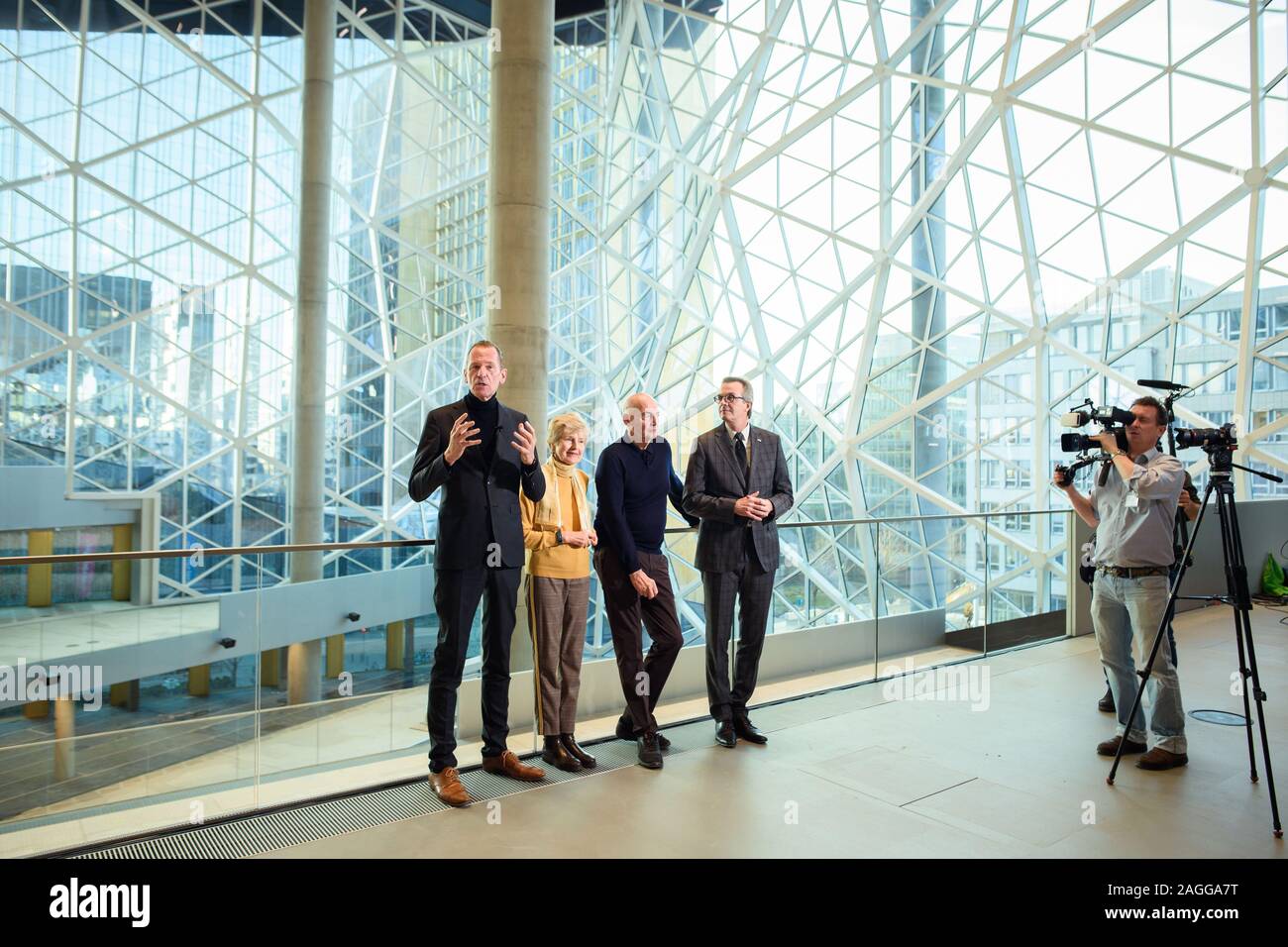 Berlin, Germany. 19th Dec, 2019. Mathias Döpfner (l-r), CEO of Axel ...