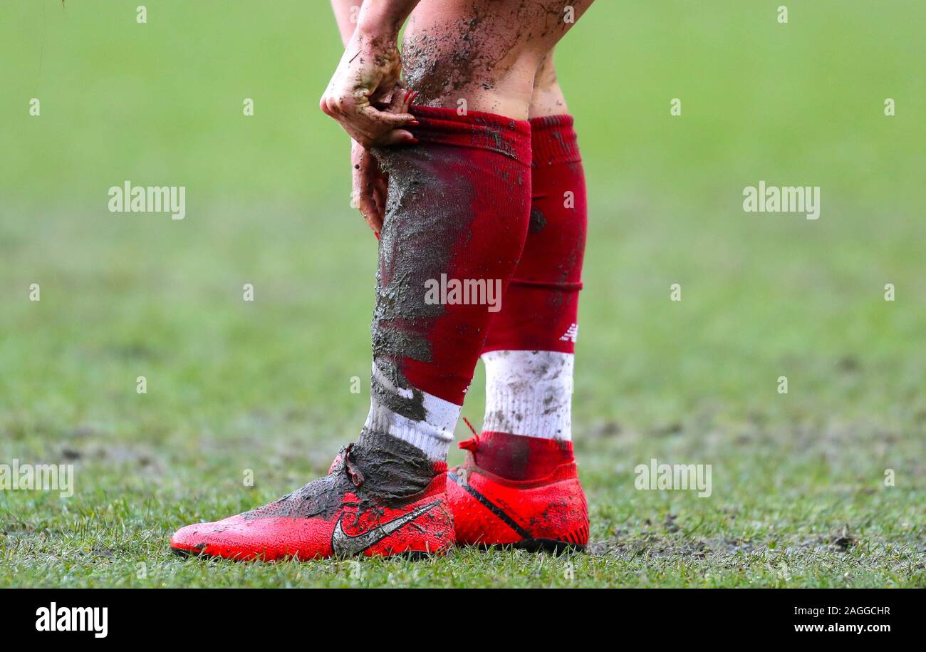 Liverpool leighanne robe adjusts hi-res stock photography and images ...