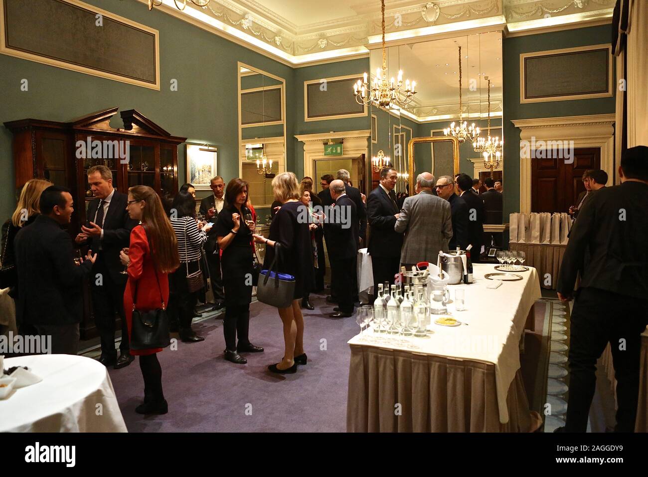 Rac club pall mall hi-res stock photography and images - Alamy
