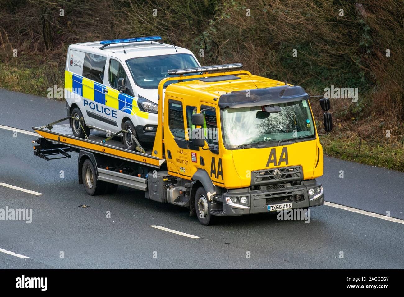 Aa Double Cab Van Recovery Truck Carrying Broken Down Van High