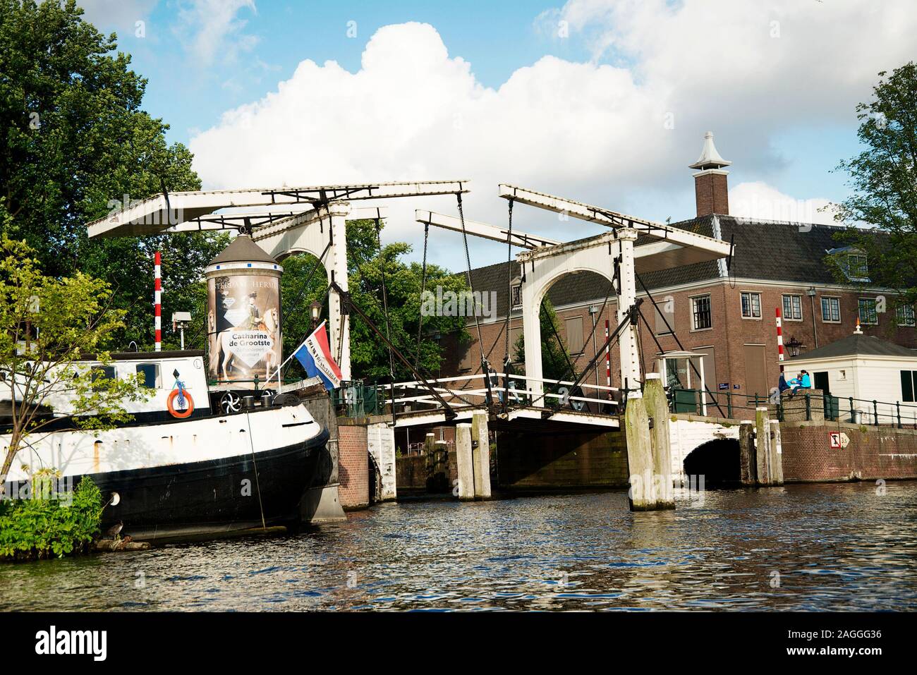 Wooden drawbridge amsterdam hi-res stock photography and images - Alamy