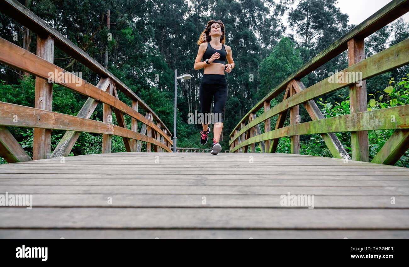 Urban park walkway hi-res stock photography and images - Alamy