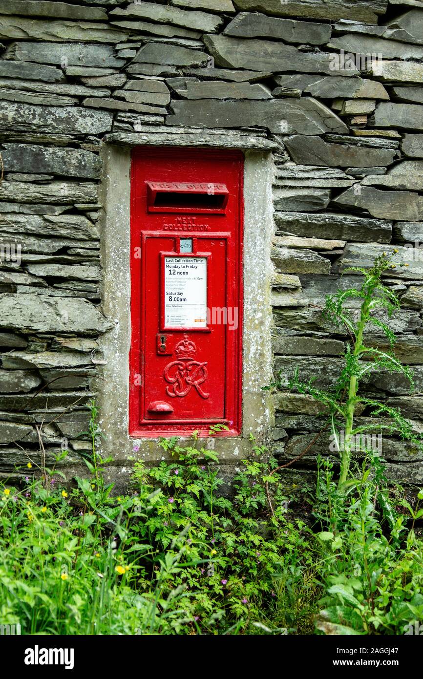 Royal mail wall box hi-res stock photography and images - Alamy