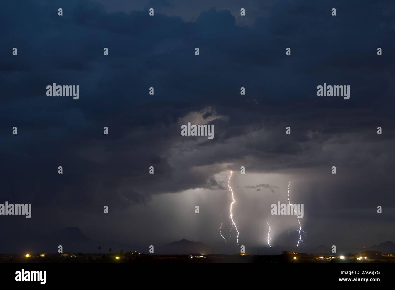 Lightning landscape hi-res stock photography and images - Alamy