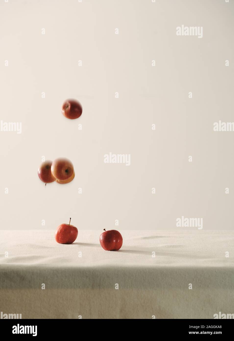 Falling apples hi-res stock photography and images - Alamy