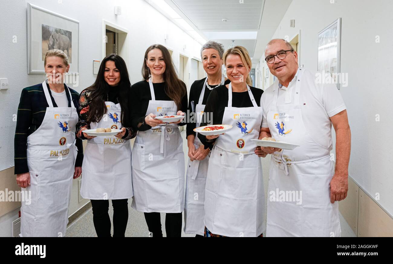 Hamburg, Germany. 19th Dec, 2019. Cornelia Poletto (l-r), cook ...
