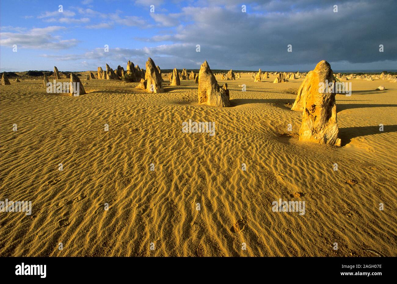 Pinnacles western australia person hi-res stock photography and images ...